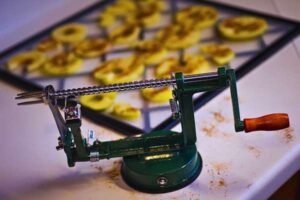 How To Use The Pampered Chef Apple Peeler